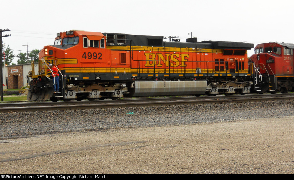 BNSF 4992